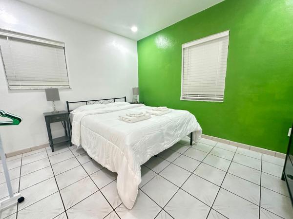 Cuban Style Central 2bed1bath, King Bed, Authentic, 5 Star - Miami, FL