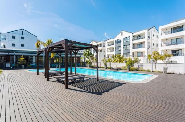 The Sandown 2br Apartment With Pool - Parklands