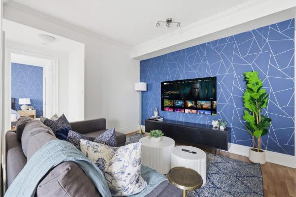 Stylish 3br Condo - Parking - 65 Tv - Centennial Park