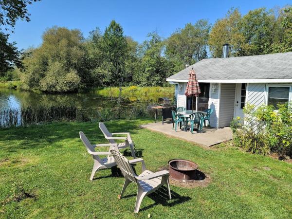 Petit Chalet Au Bord Du Lac - New England