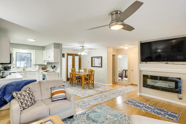 6 Mi To Dtwn Cozy Omaha Home With Private Yard! - Omaha, NE
