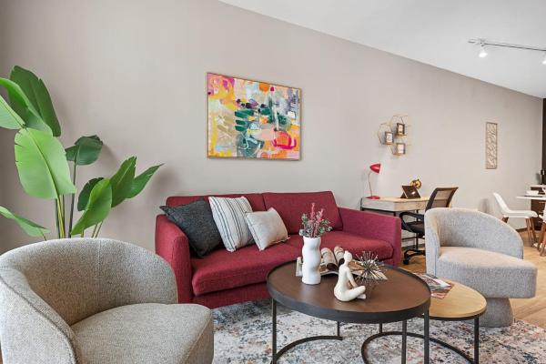 Irvine Luxury Living | Pool, Gym & Prime Location - Irvine, CA