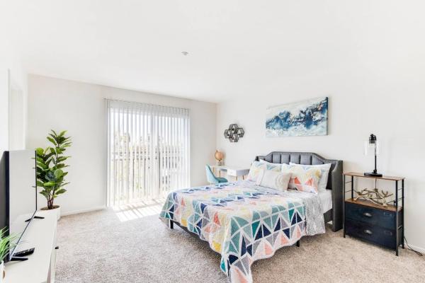 Spacious Place 8 Mins To Disneyland *Free Parking* - Irvine, CA