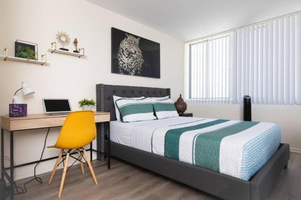 Wake Up To Waves – Beachside Bliss In Santa Monica - Santa Mónica, CA