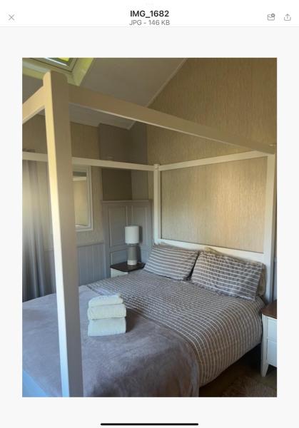 The Annex Apartment Is On Cheddar Bridge Apartments - Cheddar