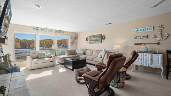 Easy Breezy - Lakefront For 6 - United States