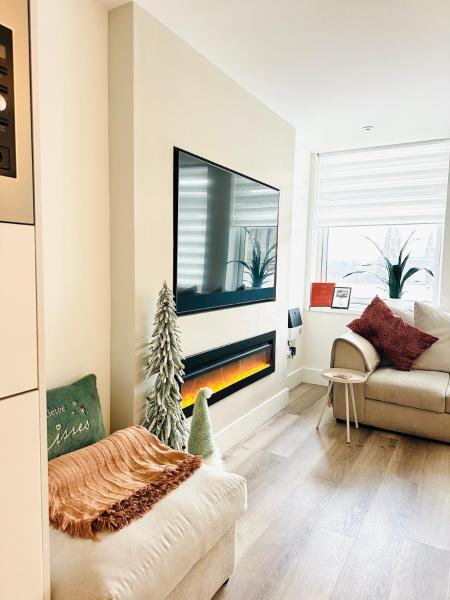 Stā By The Bridge, Inverness City Centre - Loch Ness