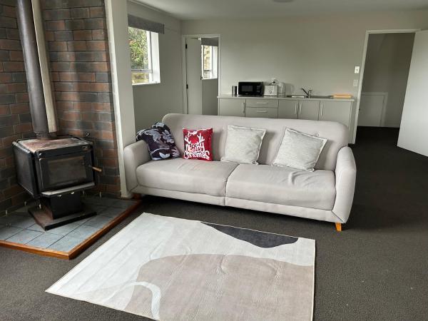 Entire 1 Bedroom Flat - Riverhead