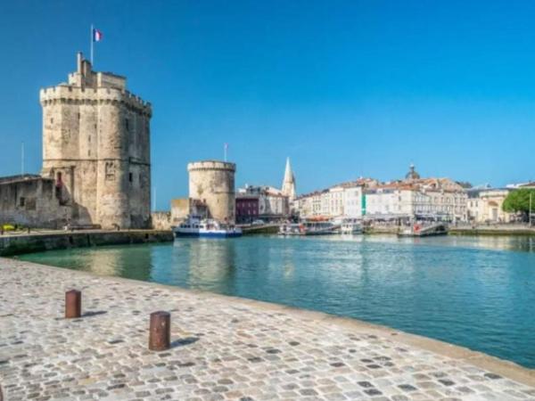 Mobil Home Avec Terrasse - 2 Personnes - Api-1-52-276 - Saujon