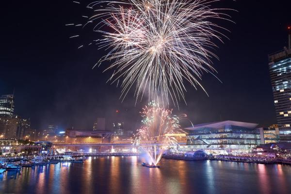 Part Of Darling Harbour Fireworks 2br Apt - Bondi Beach