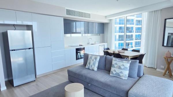 Stylish Ocean View 2br Apartment At Hilton - Gold Coast