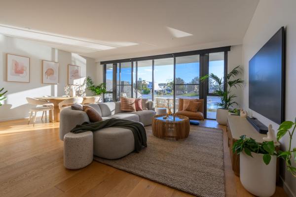 Waterfront Retreat- North Coogee - Luxury, Beachfront, Family Friendly, Sauna, Close To Fremantle & Rottnest Island Ferry - Fremantle