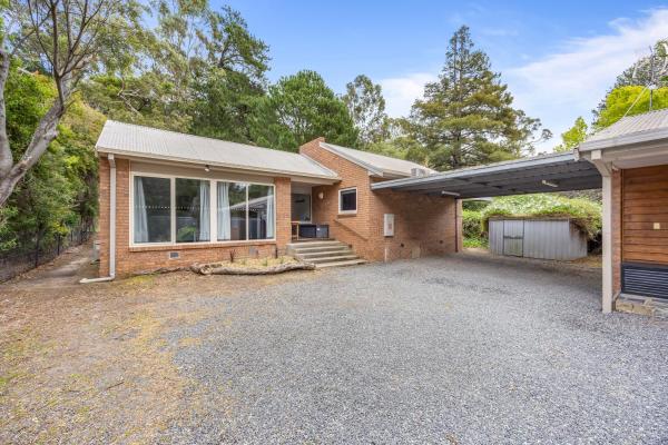 Kangaroo House - Halls Gap