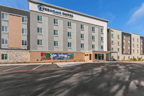 Everhome Suites San Antonio Lackland Near Seaworld - Lackland AFB, TX