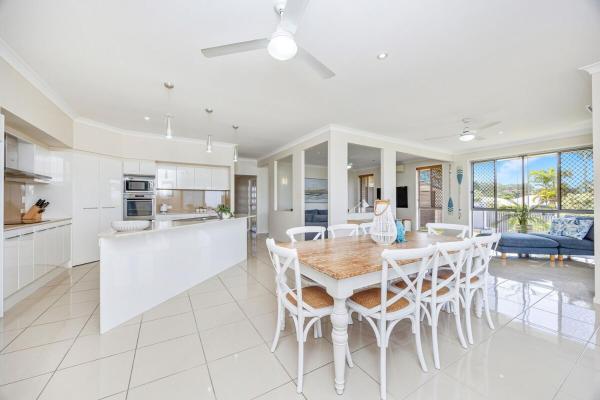 Modern Coastal Home With Ocean And Island Views - Hervey Bay