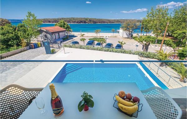 Gorgeous Apartment In Punat With Pool - Punat