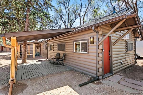 Charming Pet-friendly Cabins With Scenic Outdoor Spaces Near Garden Of Gods In Colorado Springs, Colorado - Colorado Springs, CO