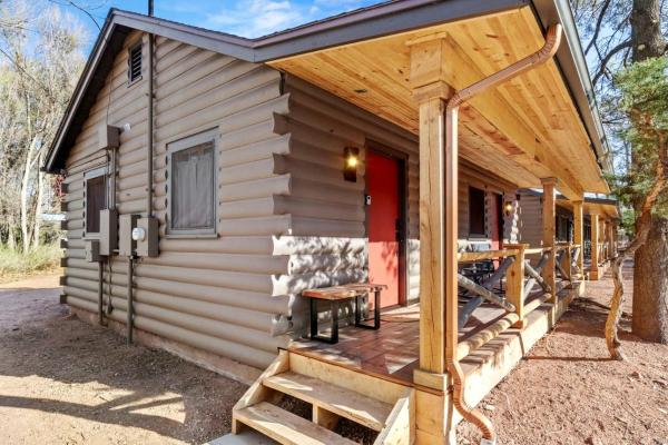 Cozy Nature Cabins With Pet-friendly Amenities Near Garden Of The Gods In Colorado Springs, Colorado - Colorado Springs, CO