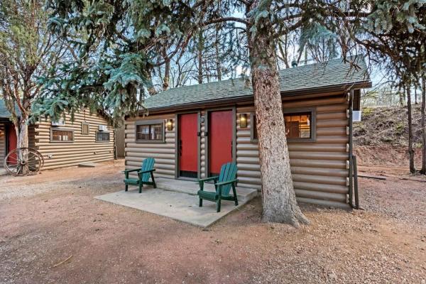 Peaceful Woodland Cabins With Modern Mountain-inspired Amenities Near Garden Of Gods In Colorado Springs, Colorado - Colorado Springs, CO