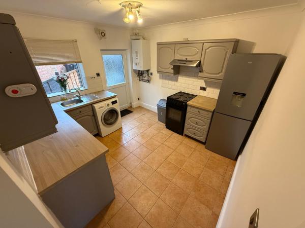 Cheap Grantham Town Centre Terrace House - Leicestershire