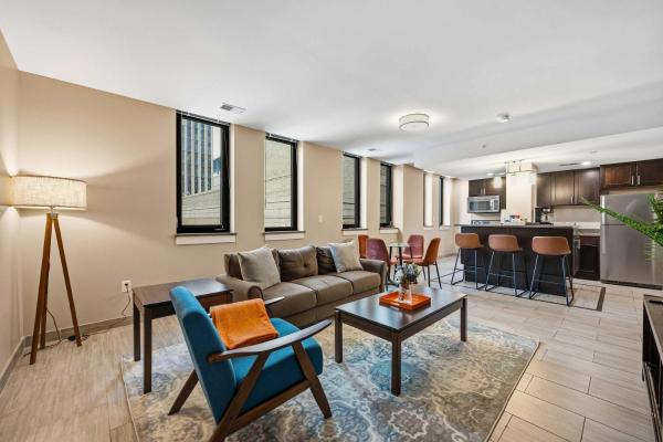 New 3br Modern Downtown Apartment - Windsor