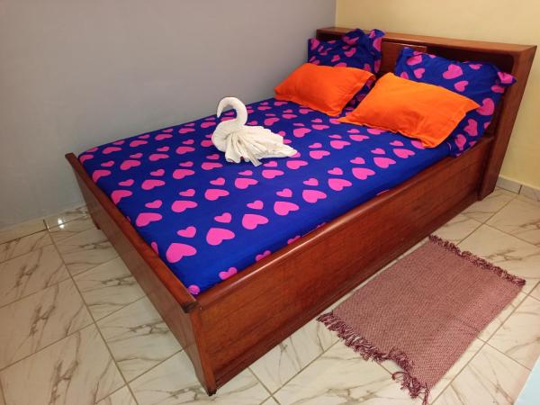 Elegant And Secure 2-bedrooms Apartment Near City Center With Wi-fi, Parking, Air Conditioning - Douala
