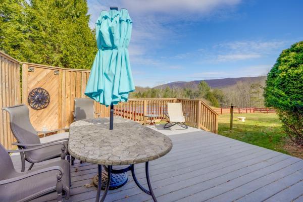Hike And Ski Scenic Group Retreat In Wardensville - West Virginia