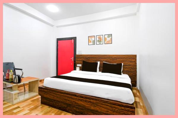Hotel Velora Luxuary Near Railway Station - Ujjain