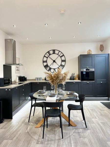 The Chatsworth King Size Beds - Chesterfield