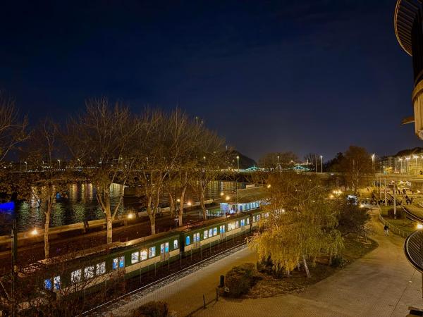 Panorama Danube View 3br Balcony Garage Ac - Budapest