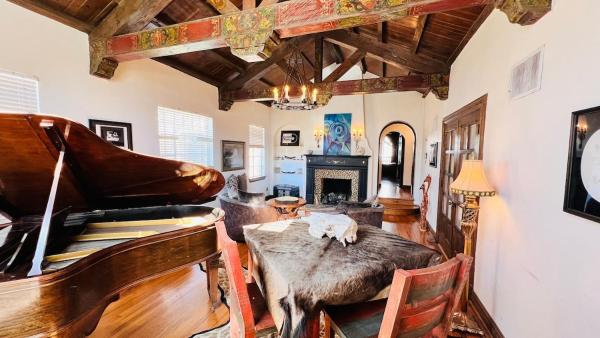 Historic Spanish Home, Minutes From Everything! - Ada, OK