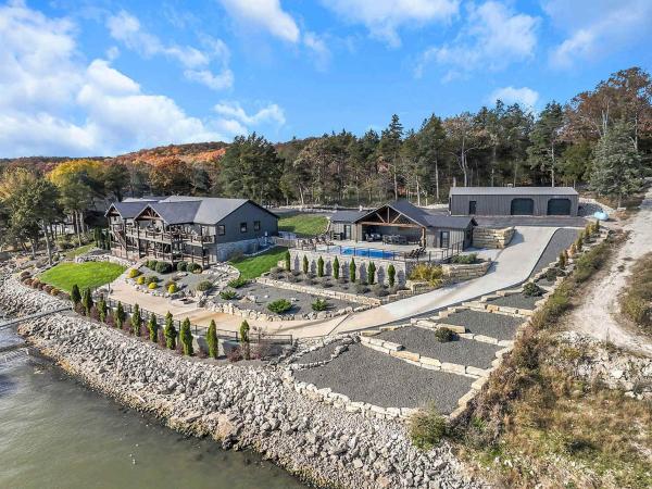 Lakefront Ozarks Home W Private Dock & Pool - United States