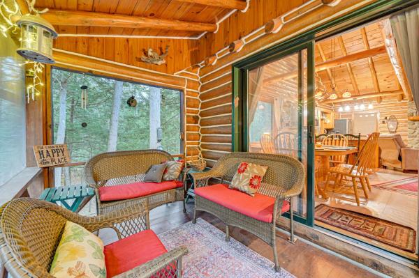 On-site Pond And Trails Lake Luzerne Cabin - Adirondack Mountains