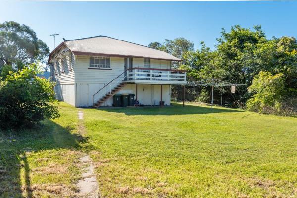 Airport Ease Queenslander Stay - Balmoral