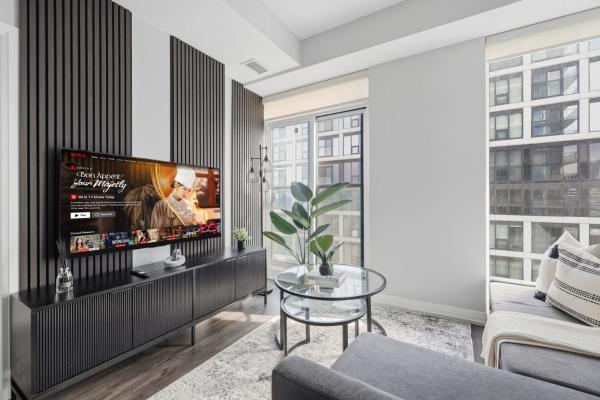 Urban Oasis Steps From Yonge & Dundas Square - Sugar Beach