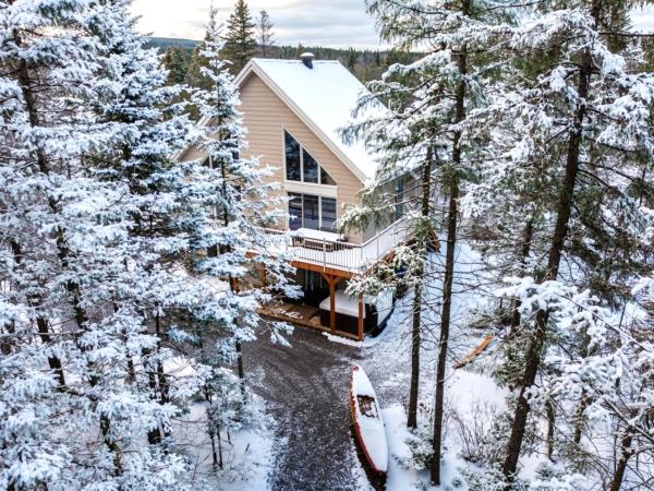 L'intemporel - Retro Chalet With Private Lake And Hot Tub - Québec