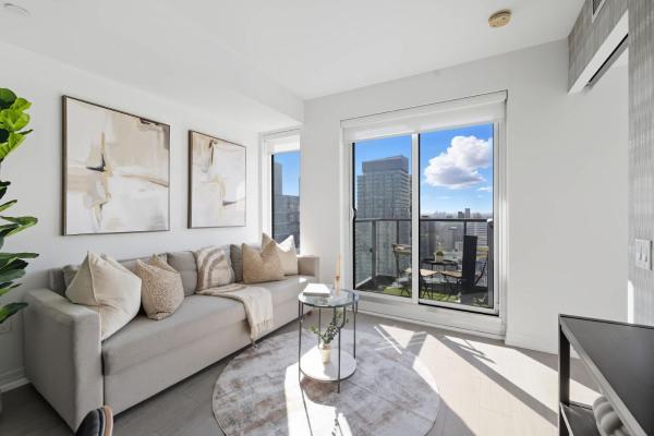 Toronto Skyline Stay Modern Design & View - Sugar Beach