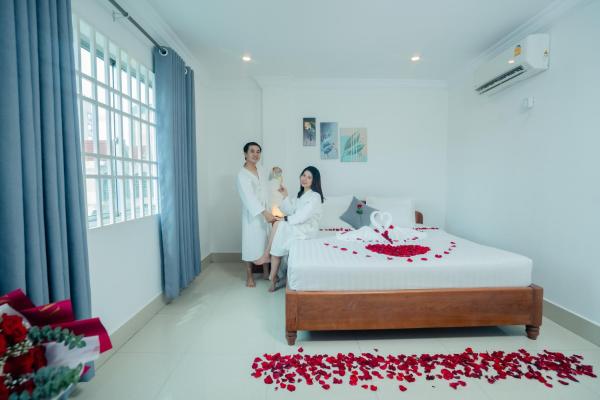 White Corner Hotel - Punom Pen