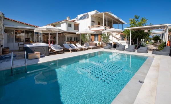 Villa Arancia Private Pool, 2 Jacuzzis & Bbq Area - Grecia