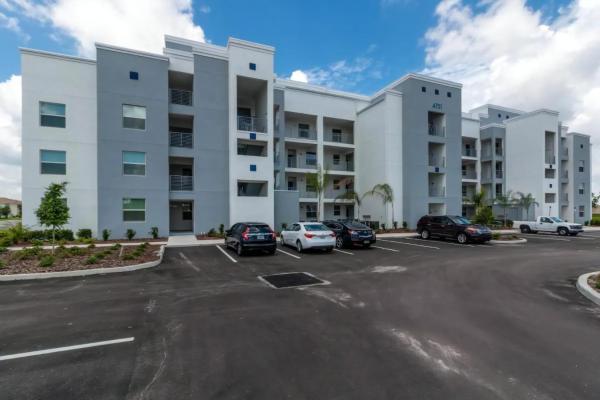 3 Bedrooms 2 Bathrooms Storey Lake 4751-308 Ct - United States