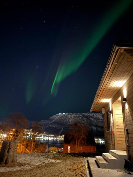 Northstay - Scandi-luxe Family Residence - The View, Modern House With View, Sleeps 8 - Tromsø