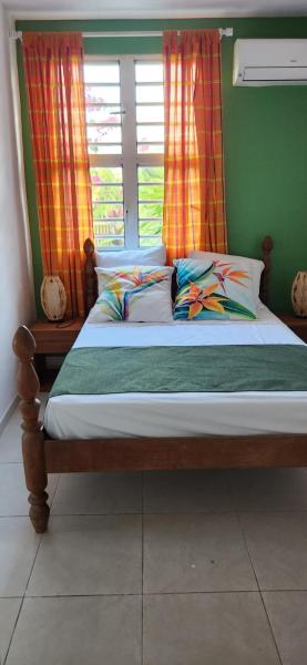 Superbe T3 Avec Une Grande Terrasse Et Un Accès Direct Aux 2 Plages Gros Raisin - Martinique