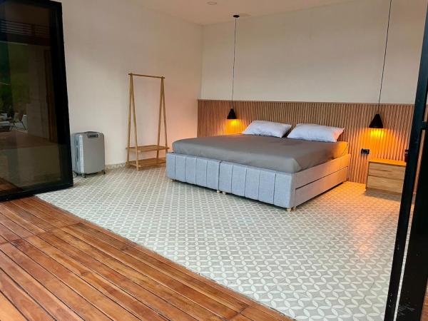 Villa De Lujo En Villeta Con Piscina Privada Y Vista A La Montaña - Villeta