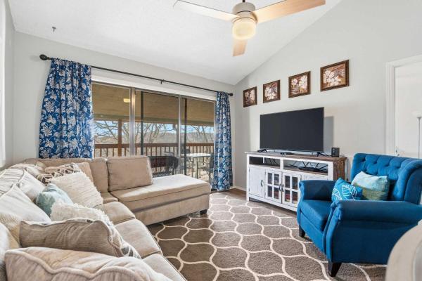 Ozark Overlook Escape - For 6 - Galena, MO