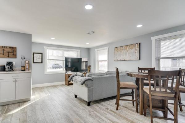 Walk To Restaurants Home With Yard In Safety Harbor - Safety Harbor, FL