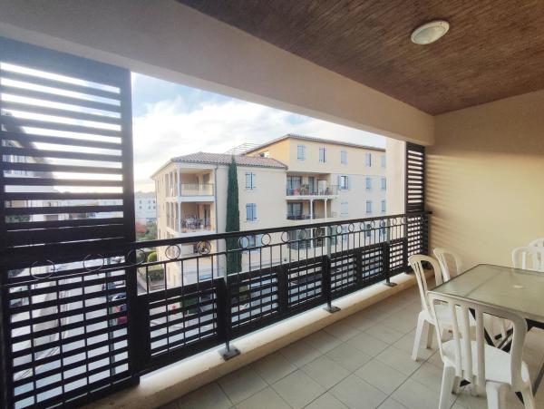 Appartement Avec Clim Et Parking à Uzès - Uzès