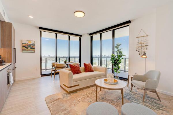 72-1710gp Oceanview Corner 2 Beds & 2 Baths With Beach Club - Miami Beach, FL