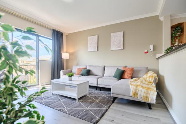 Stylish Retreat Central Pool 65 Inch Tv - Swan River