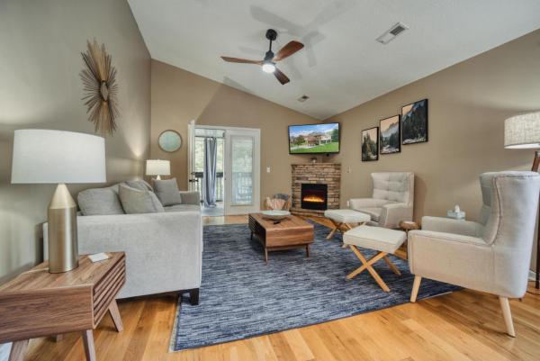 1 Mile To Parkway - Hot Tub - River Access - Pets - Pigeon Forge, TN