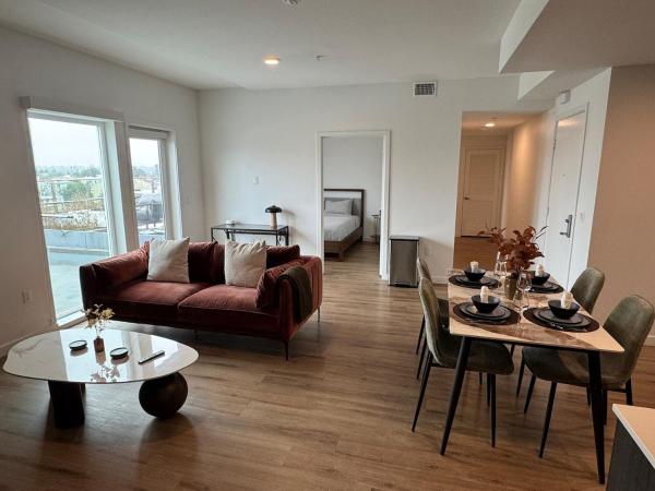 Penthouse Corner 3 Bedroom Condo With Large Private Balcony And Parking - Los Angeles, CA